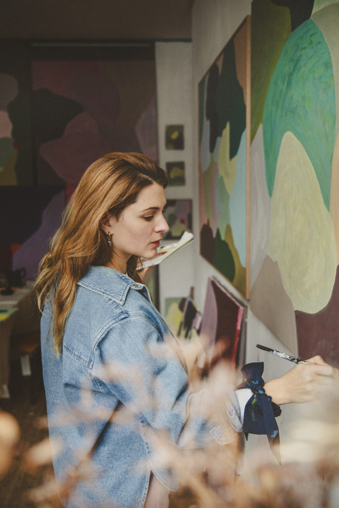 Artisanat : l’art et la couleur de l'artiste peintre Andrea Mongenie ...